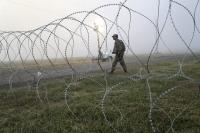 China Roll Type Razor Barbed Wire Fence Fixed With Clips Single Or Cross Coil for sale