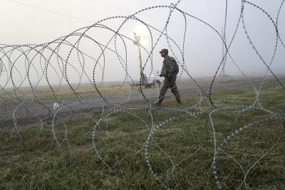 China Roll Type Razor Barbed Wire Fence Fixed With Clips Single Or Cross Coil for sale