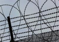 China Straight Razor Galvanized Barbed Wire Mesh Frightening And Stopping Fencing 3 Or 4 Strands for sale
