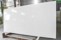 China 8mm Translucent Classic Artificial Quartz Countertop in White - 3200x1600mm Slab with Multiple Thickness Options for sale