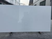 China High Tenacity Smoky White Shimmer Quartz Countertop Acid Resistant 7 Mohs Hardness 3000x1400mm for sale