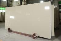 China Carrara Yellow Quartz Slab 93% Quartz 7% Resin Mohs Hardness 6.5 for Kitchen Countertop for sale