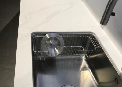 China Engineered Quartz Countertop Solid White 20mm Heat Resistant Kitchen Slab for sale