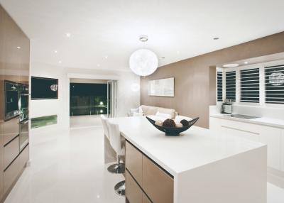 China White Mirror Quartz Floor Tiles 12-20mm Thickness Composite Stone Kitchen Worktops Staining Resistant for sale