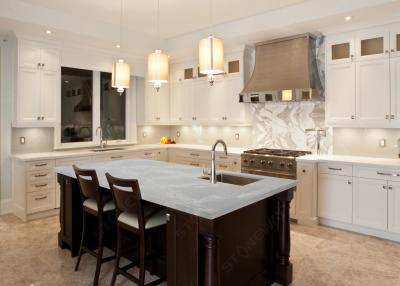 China Full Polished Quartz Floor Tiles 600x600mm 12mm Thickness for Commercial Projects for sale