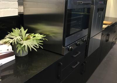 China SGS Certified Honed Finish Quartz Countertops 2.45 g/cm³ Density - 3200×1800mm Slabs for sale