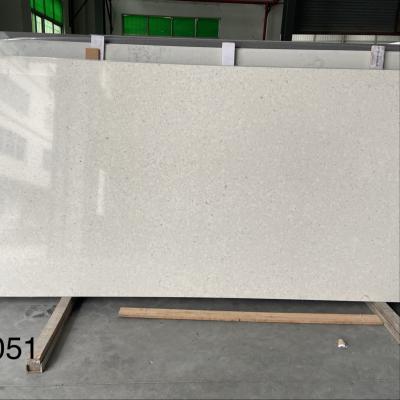 China Stain Resistant 15mm Beige Engineered Quartz Stone for Vanity Top Countertop for sale