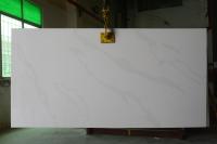 China 6.5Mohs White Calacatta Quartz Kitchen Tops Solid Surface 3000*1600 for sale