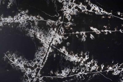 China Black Calacata Artificial Quartz Kitchen Countertop 6.5 Mohs Hardness in 3000×1400mm Size for sale