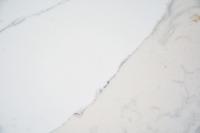 China Artificial Calacatta Quartz Countertops 93% Quartz Mohs Hardness 6.5 12mm 20mm Thickness for sale