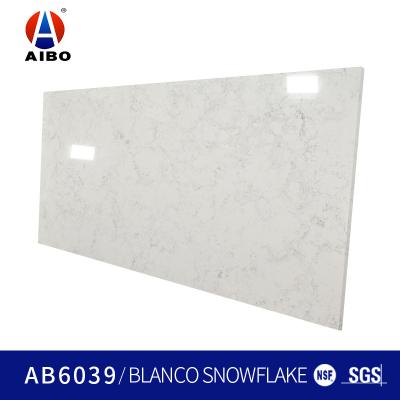 China Engineering White Artificial Carrara Quartz Stone Kitchen Countertop Antifouling for sale