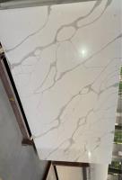 China NSF Grey  Calacatta Quartz Stone Slab With White Background Scratch Resistant Decoration Material for sale