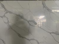 China NSF Grey  Calacatta Quartz Stone Slab With White Background Scratch Resistant Decoration Material for sale