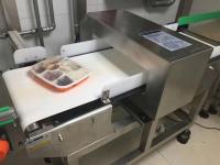 China Detector de metales español , detector de metales inclinado para conectar 2 líneas de producción for sale