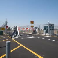 China Hydraulic Rising Bollard K4 Impact 6m Width 900mm Height Traffic Control Barrier for sale