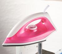 China LM-303 Steam Iron with 1.50m Cord Length and High-Capacity Steam Output for Industrial Fabric Treatment for sale