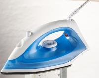 China LM-303 Steam Iron with 1.50m Cord Length and High-Capacity Steam Output for Industrial Fabric Treatment for sale