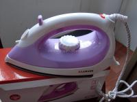 China Household LM-205 Dry Iron 1.50m Cord Length Adjustable Temperature Control 20pcs per Carton for sale