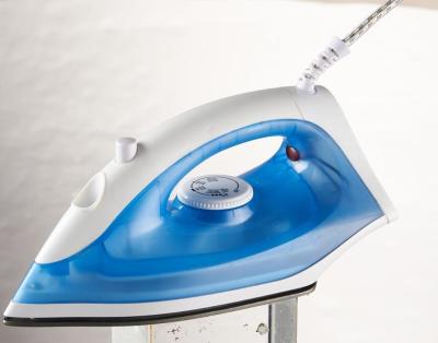 China LM-303 Electric Steam Iron 1200W with Adjustable Temperature Control and Safety Protection for sale