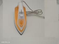 China EMC Certified LM-1602 Steam Iron 1200-1600W with 200ml Water Tank for Professional Garment Care for sale
