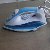 China RoHS Certified 230V LM-188 Steam Iron with Multiple Steam Functions - 29x12x15cm Gift Box Packaging for sale