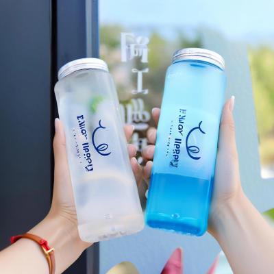 China French Square Plastic Juice Bottle 20OZ Beverage Fruit Juice Easy Open Lid Tamper Proof Cap for Energy Drinks for sale