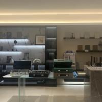 China Trophy Glass Showcase Display Hand Cosmetics Store Glass Display Case for sale