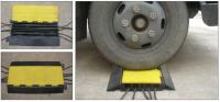 China Floor Raw Rubber Cable Protector Electric Cord Covers Black Yellow 5 Channels for sale