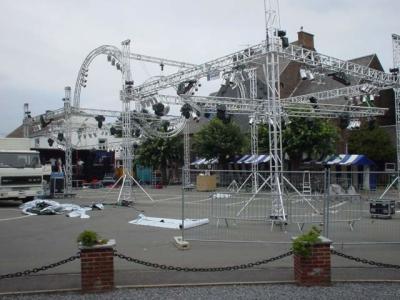 China 3m Length Aluminum Alloy Spigot Truss With Lighting Light Weight for sale