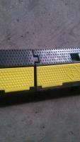 China Cable Cross 2 Way Outdoor Rubber Cable Protector Stage Truss Fitting Black / Yellow for sale