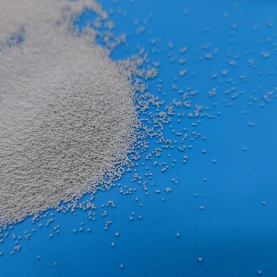China 600-850μM Sandblasting Abrasive Material White Ceramic Cleaning Media B20 for sale