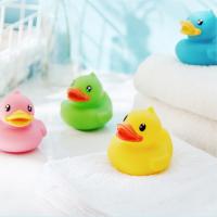 China Vinyl Rubber Duck Toy For Baby Bath With 5.8cm 7.5cm 10cm Size OEM for sale