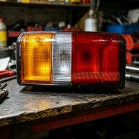 China ARESMRON OE B6550-01N00 Rear Tail Light Halogen 12V 18W High-quality Perfect Fit for Hilux TT Models-Reliable Performance for sale