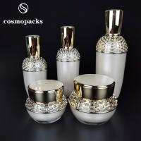 China 30ml 50ml Luxury Plastic Lotion Bottles Cosmetic Acrylic Spray Bottle With Gold Caps for sale