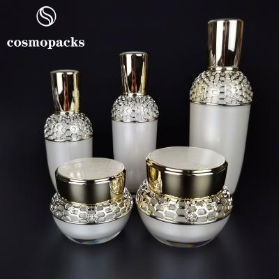 China 30ml 50ml Luxury Plastic Lotion Bottles Cosmetic Acrylic Spray Bottle With Gold Caps for sale