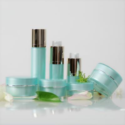 China Round 30ml Airless Cosmetic Bottles For Skin Care Cream Hot Stamp Printing for sale
