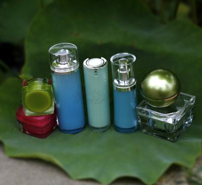 China Skin Care Plastic Airless Cosmetic Bottles With Pump Silk Screen Printing for sale