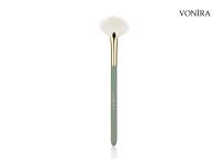 China Vonira Custom Wholesales Natural White Goat Hair Fan Highlighter Brush with Private Label Service for sale