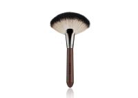 China OEM Custom Vonira Natural Goat Hair Large Fan Brush For Professional Makeup Studio Makeup Artist for sale