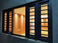 China WY-Tec Aluminum Casement Windows with 4mm-12mm Glass Thickness and Custom Black Anodized Frames for sale