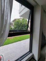 China Modern Aluminum Awning Windows with 5-Year Warranty - Custom Crank or Motorized Operation, Single/Double/Triple Glazing Options for sale