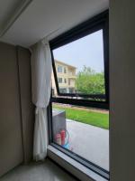 China Anti-Theft Aluminium Awning Windows with 5-Year Warranty - Custom Sizes Available in Single/Double/Triple Glazed Options for sale