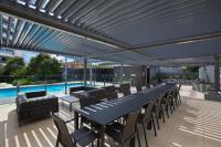 China Industrial Outdoor Aluminium Pergola with 5-Year Warranty and Custom Powder Coating Thickness Options for sale