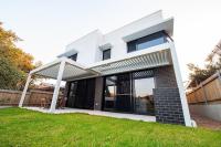 China OEM Glass Roof Sunroom with High Light Transmission and Wind Resistance - Custom Sizes for Villa Gardens for sale