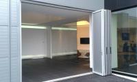 China Commercial Aluminum Folding Doors 1.0-2.0mm Thickness with Manual/Automatic Opening Options for sale