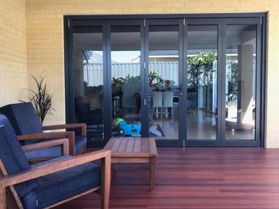 China Aluminum Folding Doors 1.0-2.0mm Frame with Powder Coating and Single/Double Glazed Glass for Commercial Use for sale