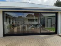 China Customized Aluminium Folding Doors 1.0mm-2.0mm Frame with 5 Year Warranty for Commercial Applications for sale