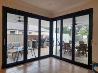 China Powder Coating Aluminum Folding Doors 1.0mm-2.0mm Thickness with 5-Year Warranty for Residential Use for sale