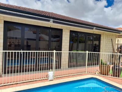 China WY-Tec Aluminum Folding Doors 1.0-2.0mm Thickness with Powder Coated Frame and 5-Year Warranty for sale