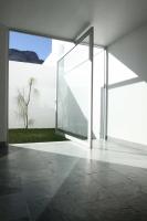 China Modern Aluminium Pivot Doors with Double Glazing and 5-Year Warranty - Custom Sizes Available in White or Black Powder Coated Finish for sale